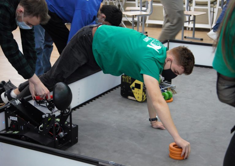 Новые конструкции роботов — главный сюрприз FIRST Tech Challenge сезона ...